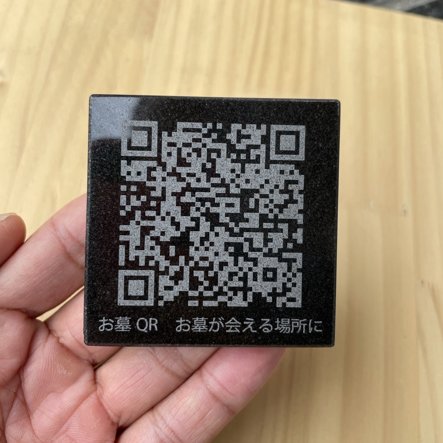 お墓で写真！お墓QR | お墓が会える場所になる｜QRコードで故人を想う供養